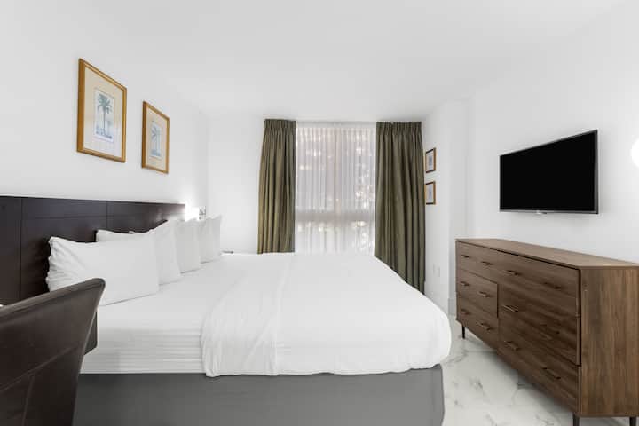 4 Units | Modern Gym & Pool | 0.4 Mi To Cocowalk - Miami, FL