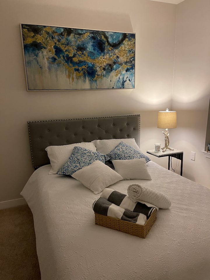 Lovely Entire 2-bedroom Condo One Minute To Beach! - 버지니아비치