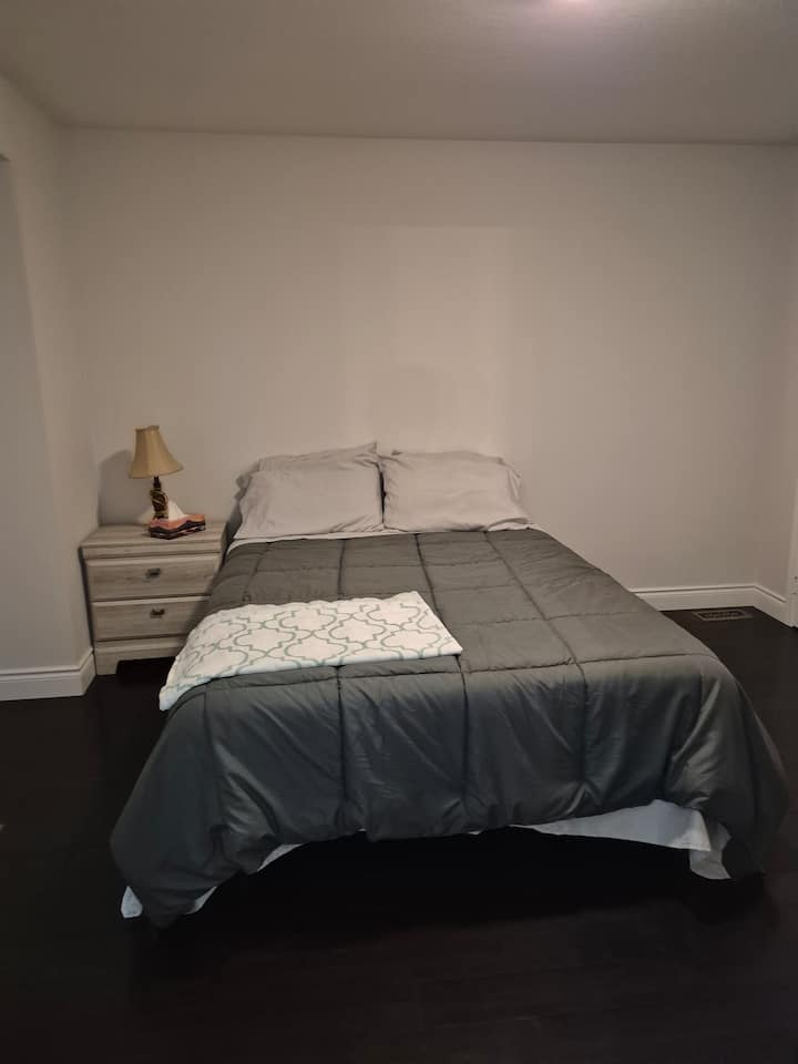 Room #3 In Burlington - Burlington
