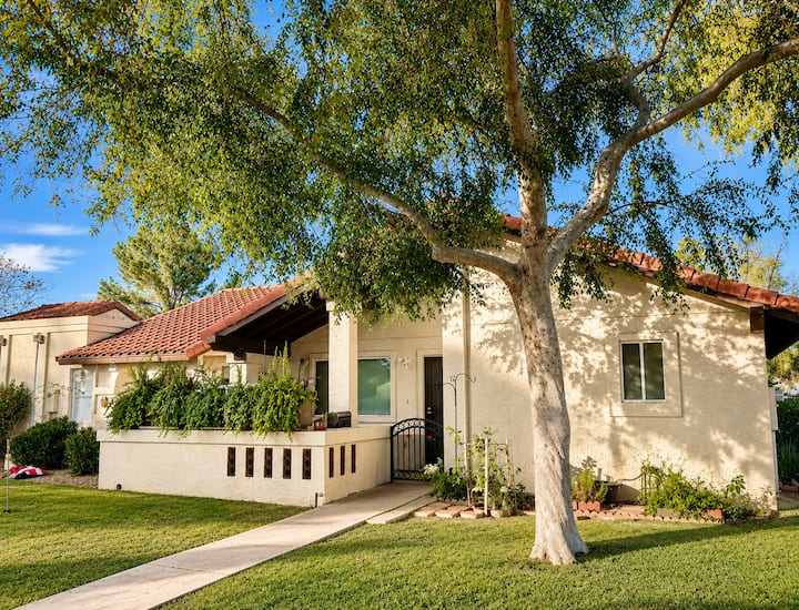 Pick Me! Mesa Oasis In The Desert - Mesa