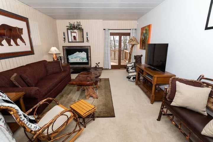 Cozy Seven Springs 1 Br Condo With Private Deck - Donegal, PA