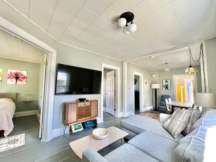 Charming Traverse City Airbnb - Traverse City, MI