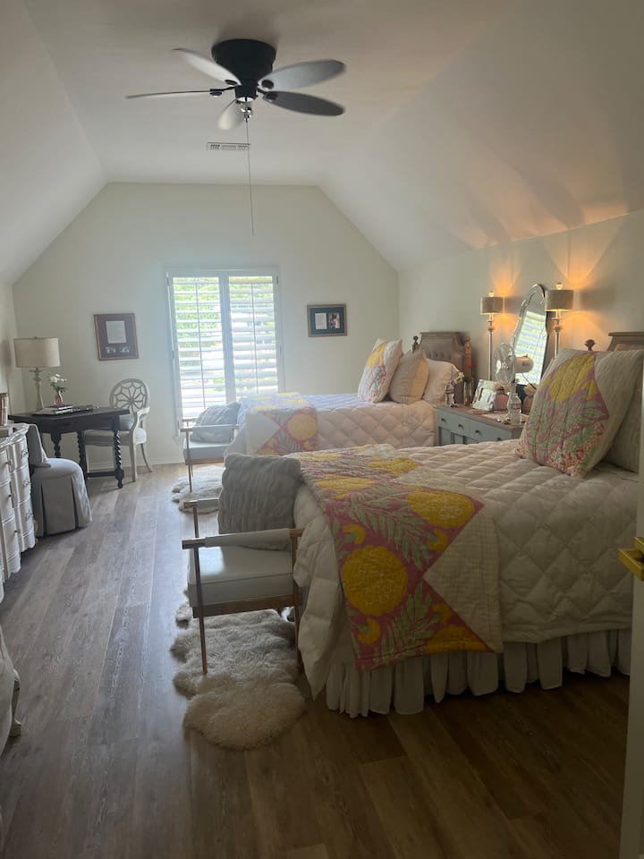 Enjoy My Private, Spacious Upstairs For Your Stay! - Mississippi