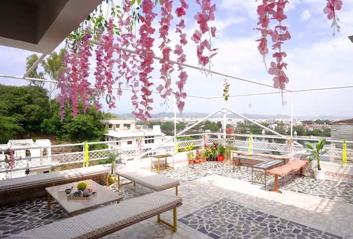 Luxe Lakeview Suite In City Center|decks & Jacuzzi - Udaipur