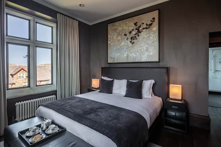 Penrhiw Priory Mountain Bedroom - Solva