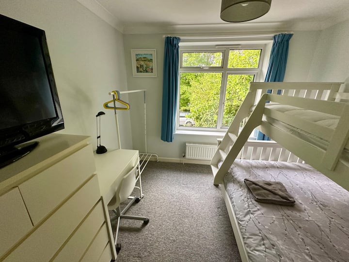 Double (W/single Bunk Above) Bedroom In Salisbury - Wiltshire