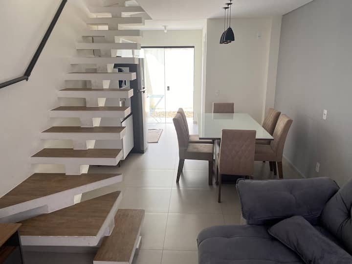 Casa No Bairro Iririu, Com Netflix E Wi-fi - Joinville, Brasil