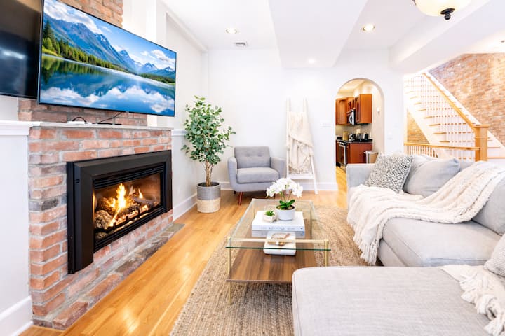 The Brick: Rooftop Deck Home. Walk To Yale! - New Haven, CT