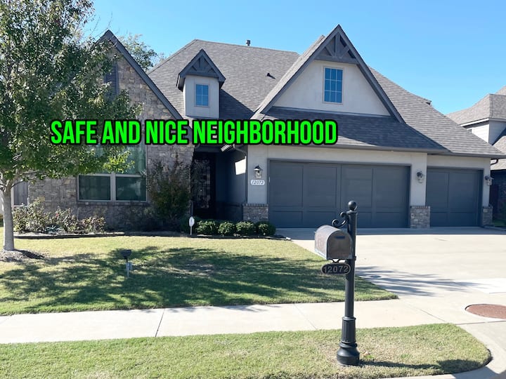Modern House In Nice Neighborhood Near Tulsa - Bixhoma Lake, OK