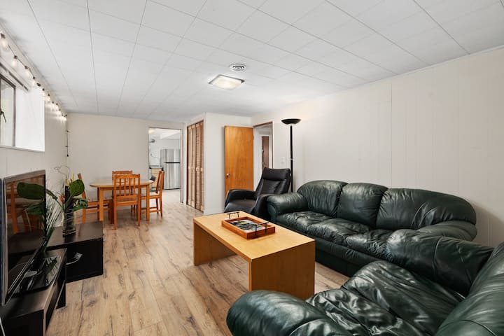 Mount Pleasant Basement Bungalow - Vancouver