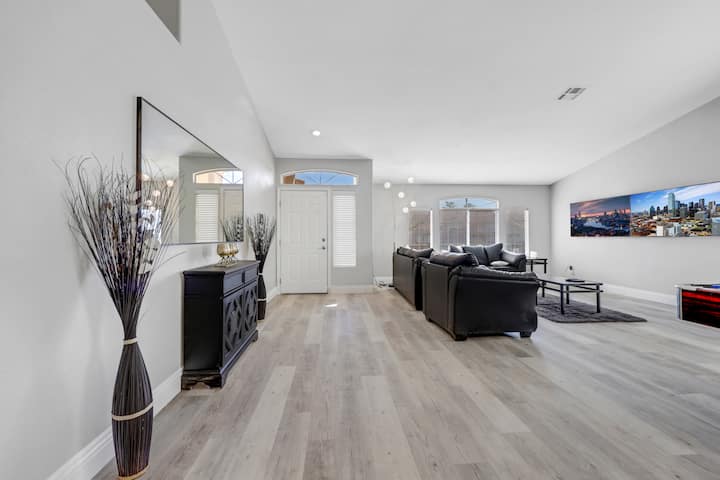 Unique Luxury House With Pool Near Red Rock! - Spring Mountain Ranch State Park, Blue Diamond