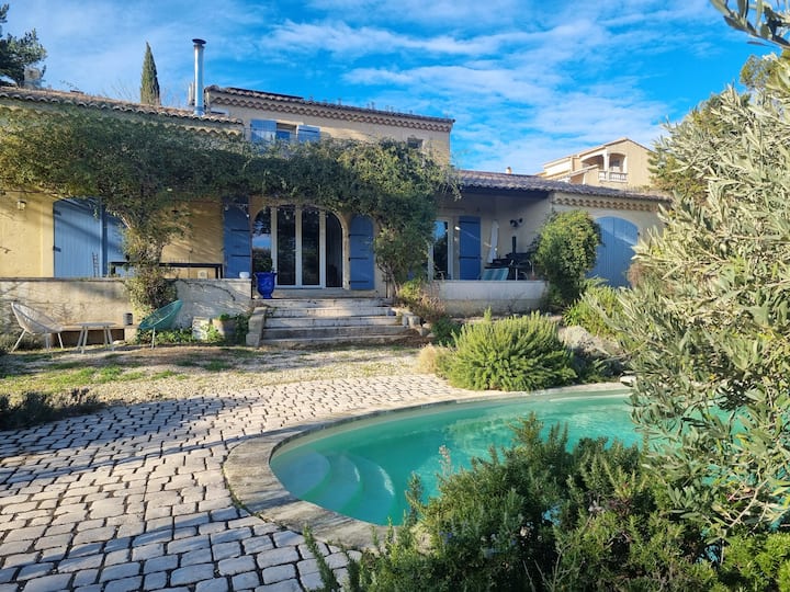 Sur La Colline De Jonquerettes - Avignon