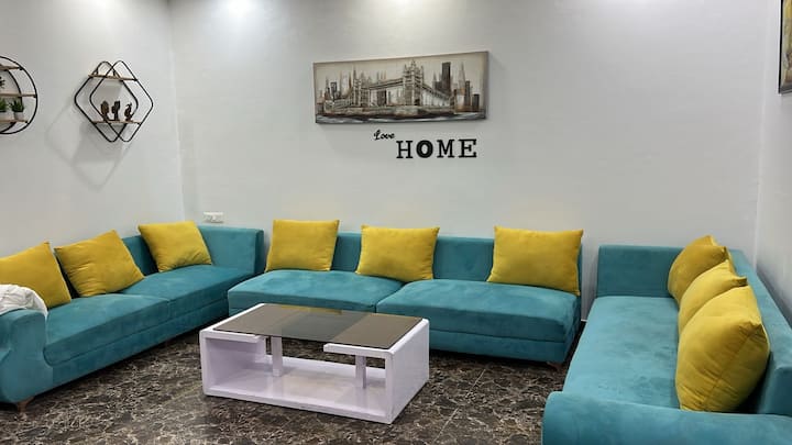 Beautiful 4 Bhk  Bungalow In Heart Of City Pk -1 - Noida