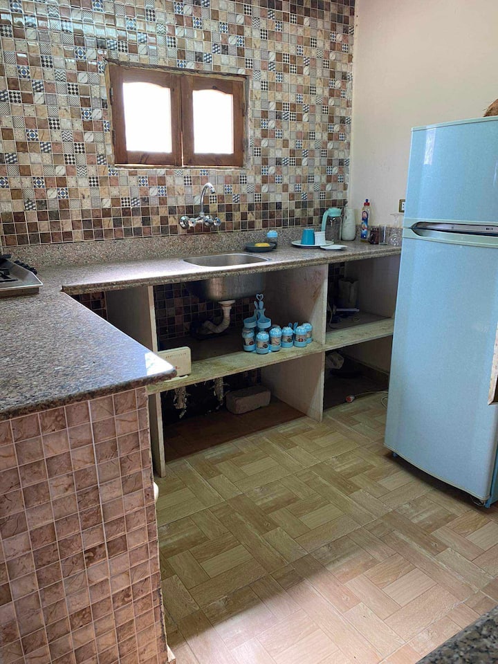 Quaint Chalet Near Port Station (At Beach Side) - Égypte