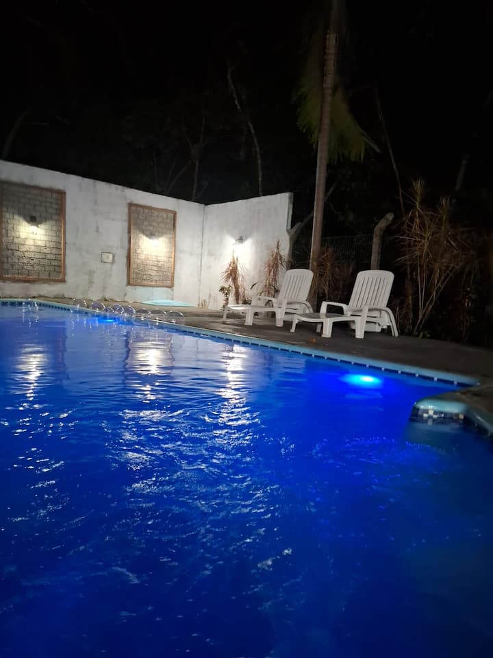Casa Com Piscina, Rio, Fogão De Lenha E Wi-fi. - Rondonópolis