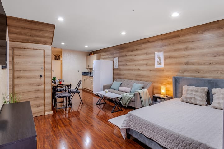 Elegant Studio Oasis, Pool, Parking,near Americana - Chinatown - Los Angeles