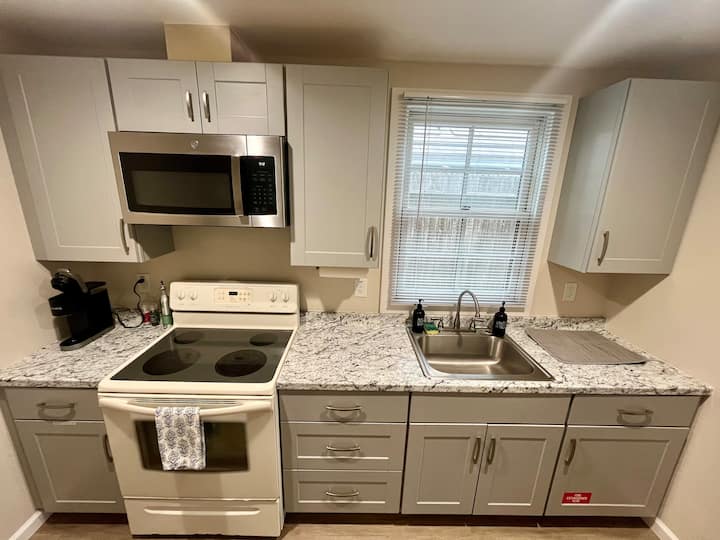 Peaceful Studio With Full Kitchen & Laundry! - Salinas, CA