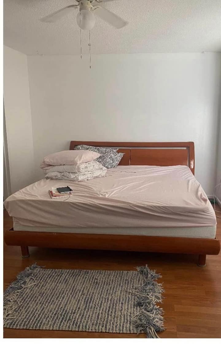 Big Room In A Condominium. - Miramar, FL