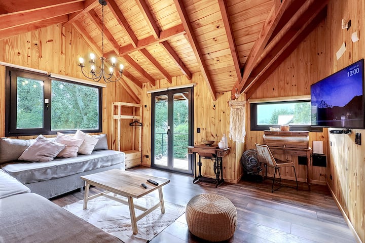 Cálida Cabaña Moderna Con Vista A Cerros Y Jacuzzi - Villa la Angostura