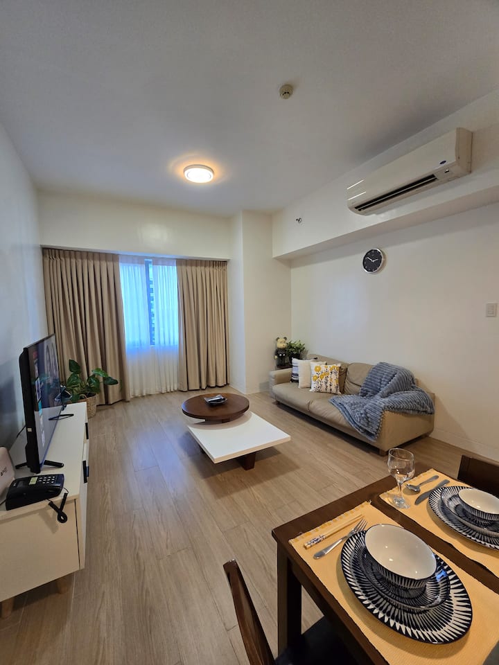 Spacious And Minimalist Unit In The Heart Of Bgc. - Taguig