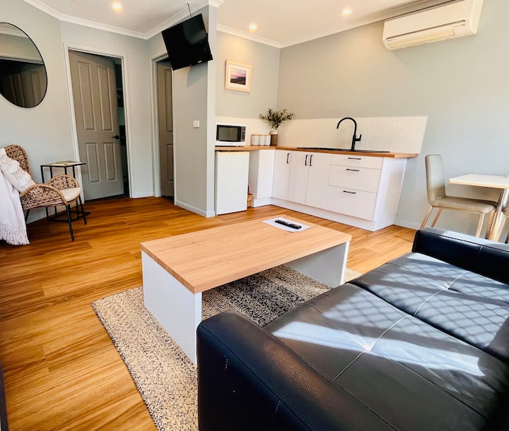 Marengo Beach Studio 3- With Bath - Apollo Bay