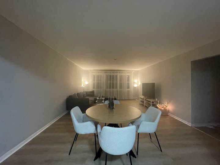 A Room For Wemen Only - A - New Haven