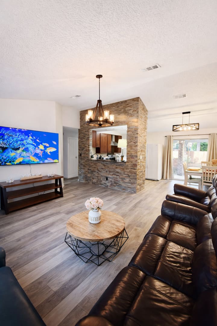 Hospital 2 Min. Airport 5 Min. The Best Location - Pensacola, FL