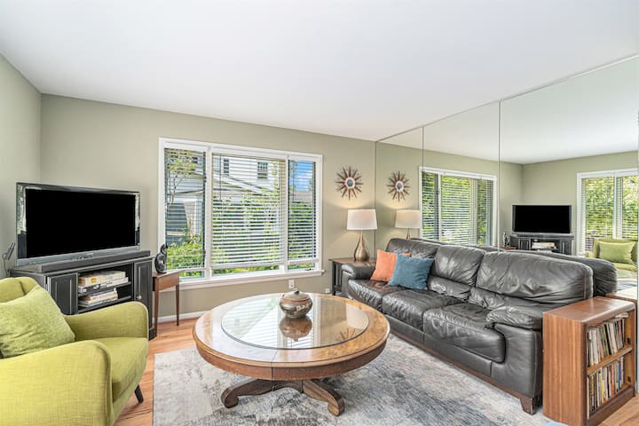 Lad And Fellow: Downtown Saugatuck, Screen Porch - Douglas, MI