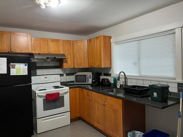 Two Bedroom Suite With Queen Beds - Burnaby