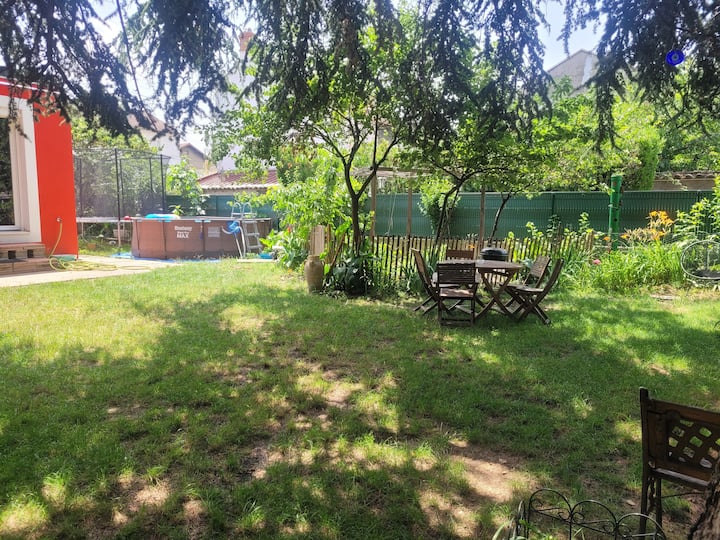 Havre De Paix Avec Jardin Et Piscine - Lyon