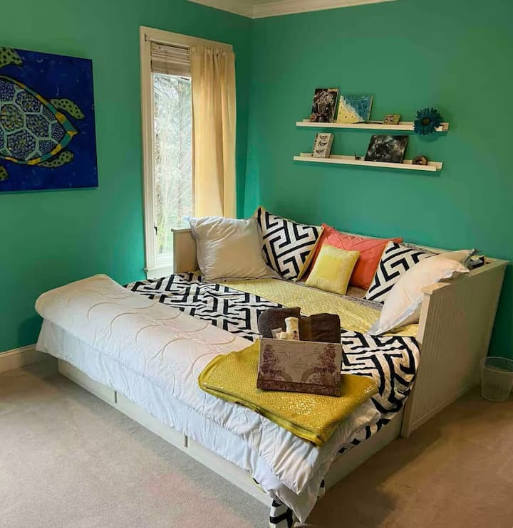 Family Focus: Adjoined Lakefront Bedrooms, Kayaks - Raleigh, NC