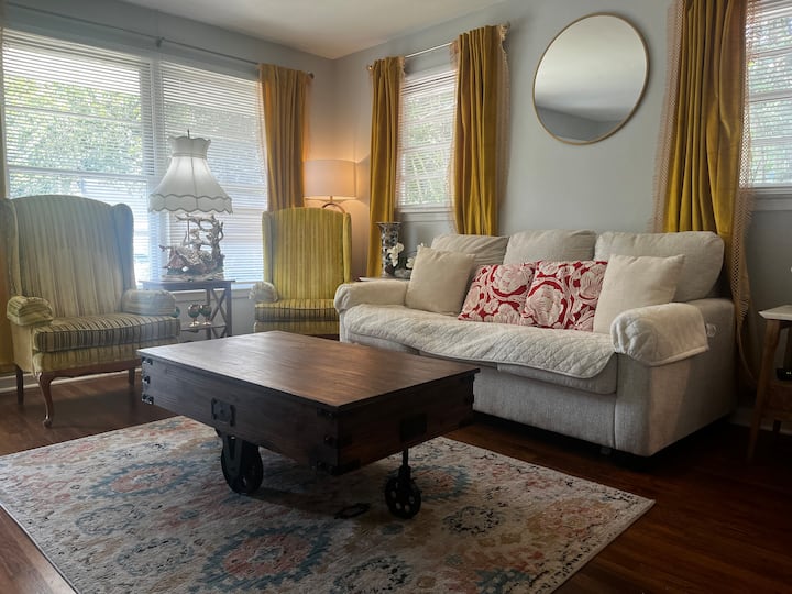 Cozy Valdosta Home Perfect For Short Term Rentals - Valdosta, GA