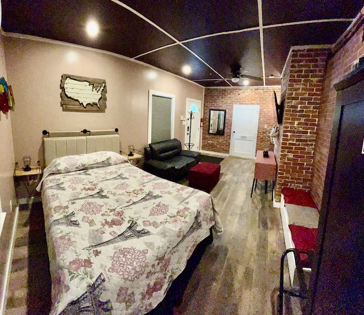 Private, Cozy And Centrally Located. - Columbia, SC
