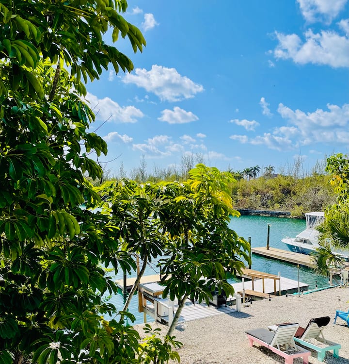 Tuna Canyon Treehouse, Waterfront, Docks & Pool - The Bahamas