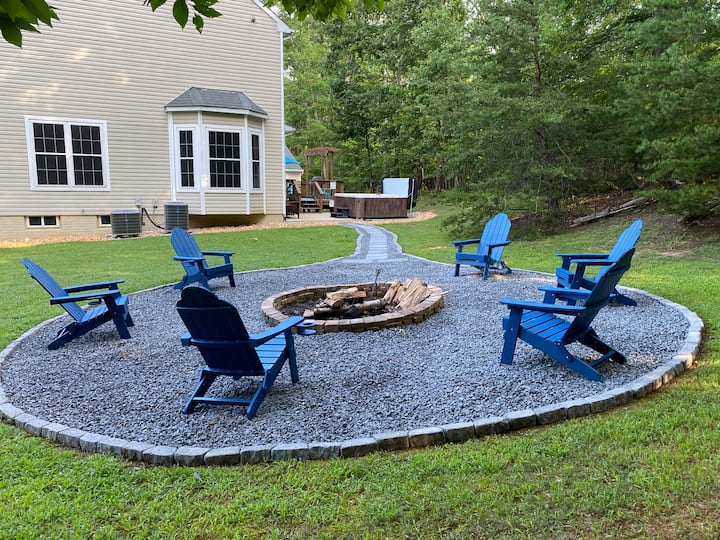 Spacious 4br Retreat-hot Tub, Rec Room, Yard Games - Lake Anna State Park, Spotsylvania Courthouse