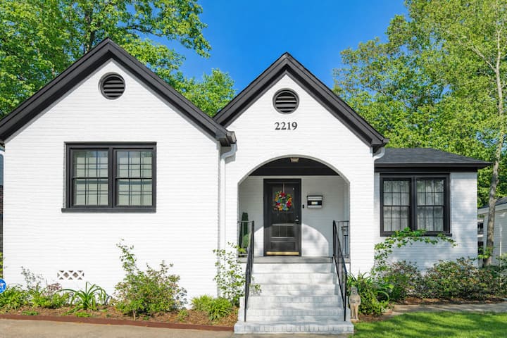 Cozy Bungalow | 3bdrm | 2.5ba | Courtyard - Little Rock, AR