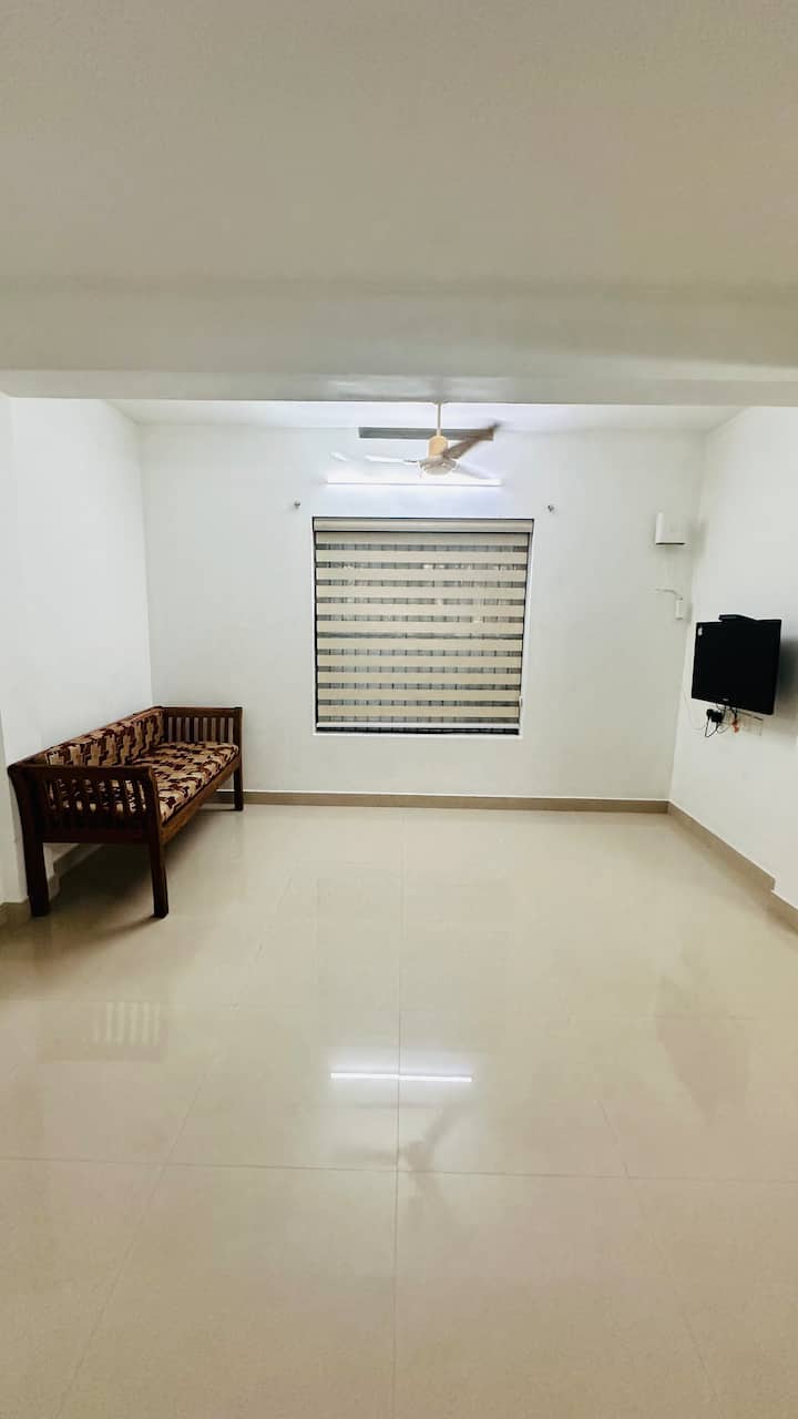 2 Bhk Apartment Near Kowdiyar - Nedumangad