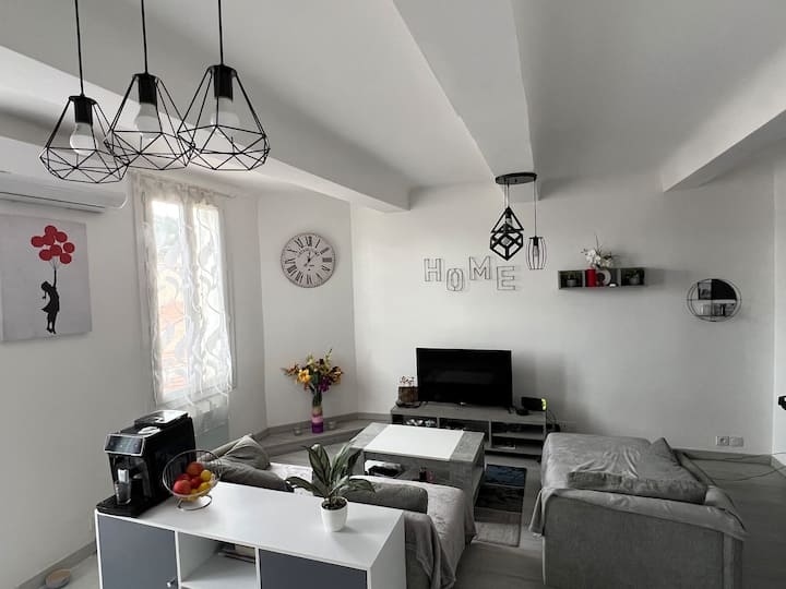 Lumineux F2 Climatisé En Centre Ville - Draguignan