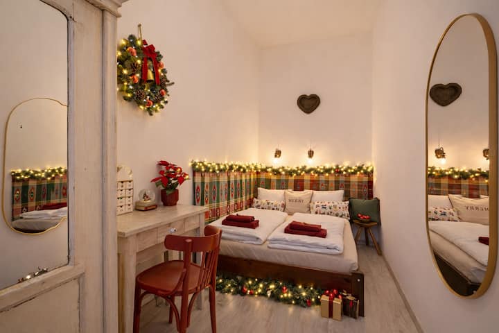 Styled Boutique Home In Historic Downtown - Budapest