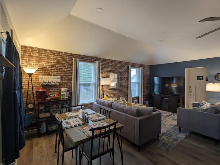 Relaxing 2 Bedroom Cottage Near Lake W/ Hot Tub - Buckeye Lake, OH