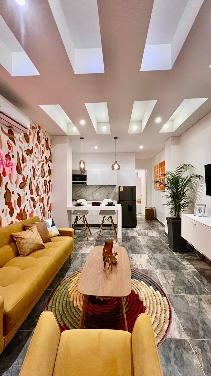 Vibrant Getsemaní Condo, Pool & Rooftop Jacuzzi - Cartagena