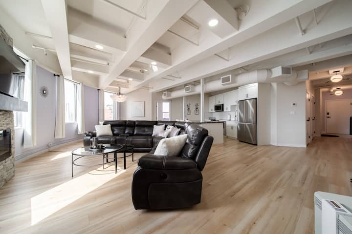 Luxury Executive Loft In Prime Downtown Location - Edmonton