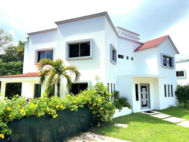 Hermosa Villa, Exclusiva - Playa del Carmen