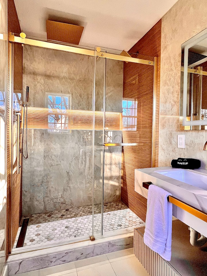 Spacious & Cozy, Walk 2 Allianz Amphitheater, 5 Br - Richmond, VA