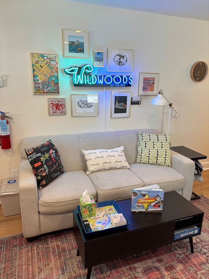 The Sandy Cactus - 2br Condo 1/2 Block To Beach! - North Wildwood, NJ