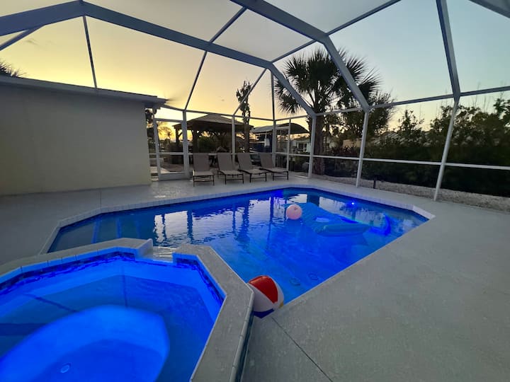 Newly Renovated Home On Canal With Salt Water Pool - Englewood, FL