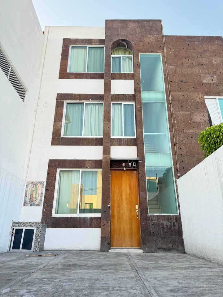 "Casa El Ciprés"
Familiar, Conjunto Cerrado. - Puebla