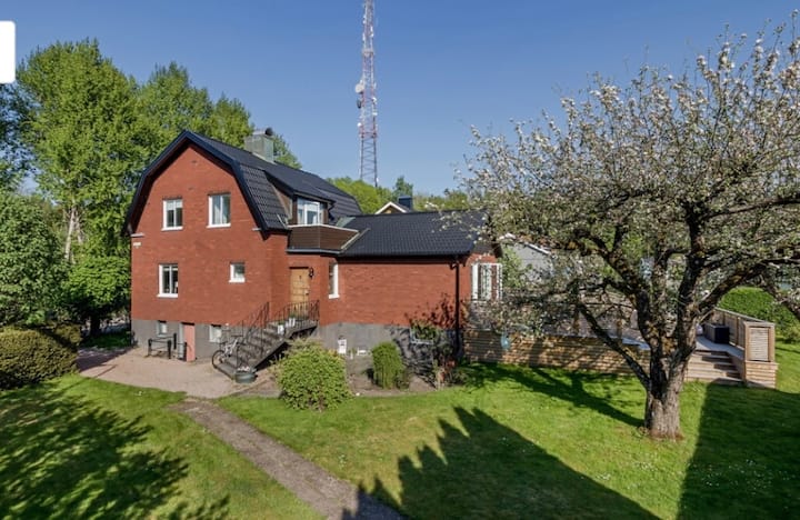 Stort Hus I Härliga Strömslund - Vänersborg