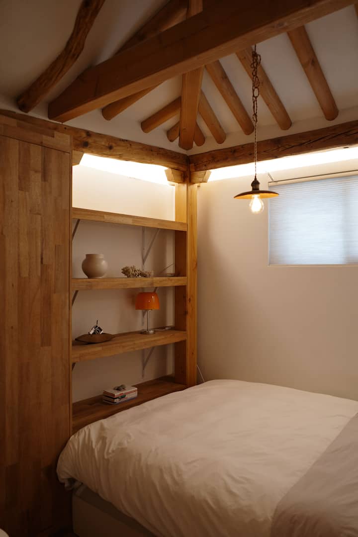 [New]stay Hosa
조식 있는 한옥스테이/
왕실침구/특별한 휴식/
행궁동 중심위치 - Suwon-si