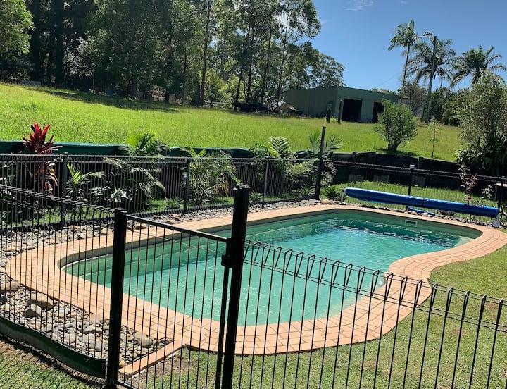 Shiloah - Escape To The Country - Macksville